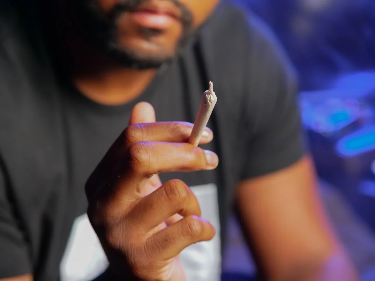 How to Smoke Hash Like a Pro: Tips, Methods, and Safety Advice - Cali Canna